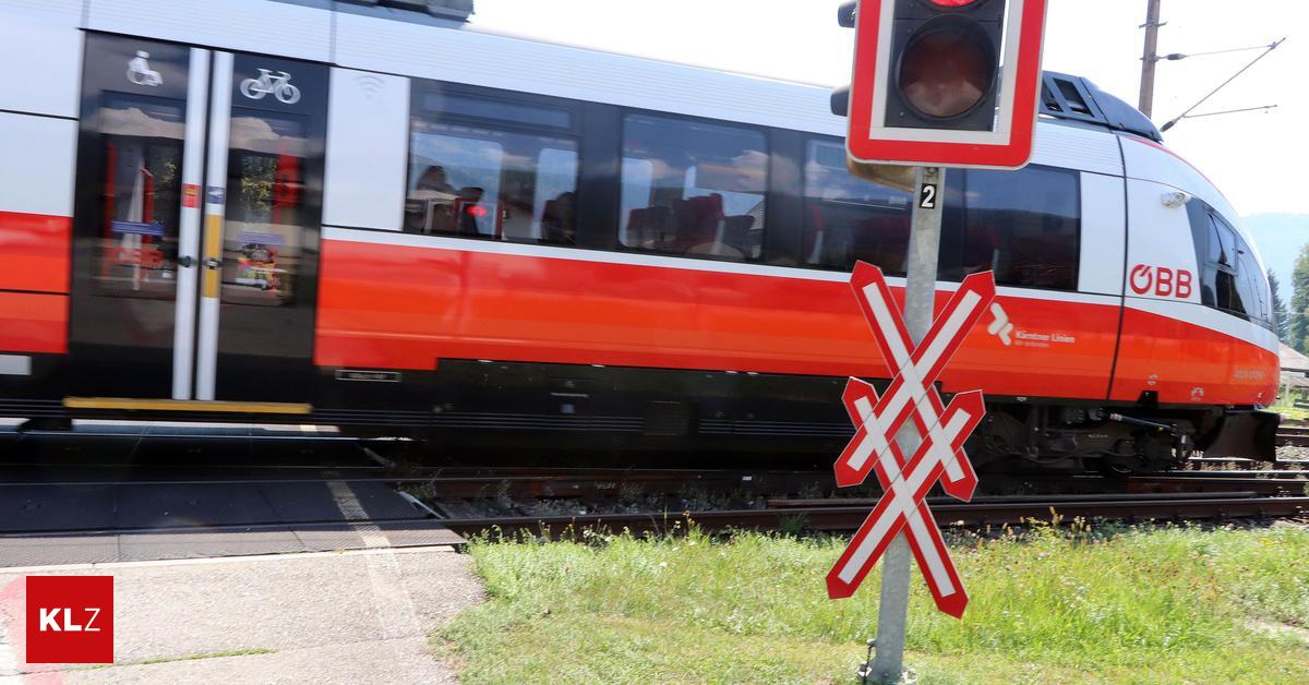 Unfall in Kärnten : Schock für Lenkerin: Zug fährt vorbei, Pkw rollt plötzlich los